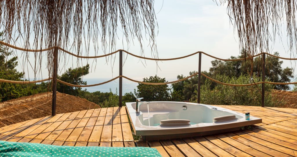 Create Your Luxury Spa in Toronto: Landscape Ideas & Accessories